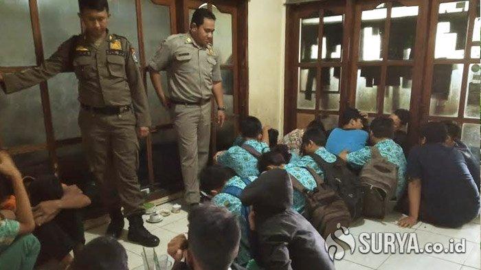 Nongkrong di Warung, 26 Pelajar SMP dan SMA di Lamongan Terjaring Operasi Satpol PP - Surya.co.id