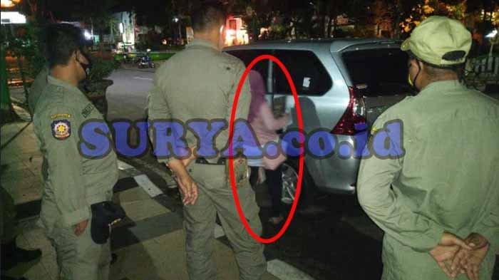 Ada Kondom dan Tisu Bekas Pakai Sejoli Mesum di Mobil Bergoyang Depan Rumdin Wakil Bupati Tuban ...