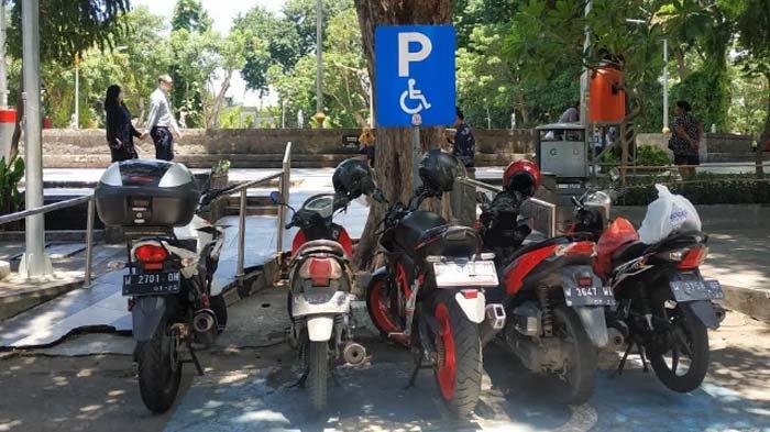 Fasilitas Parkir Para Difabel di Taman Bungkul Surabaya Disalahgunakan ...