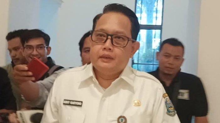 Sekdaprov Jatim Adhy Karyono Bantah Ada Penggeledahan KPK di Ruang Gubernur Jatim - Surya.co.id