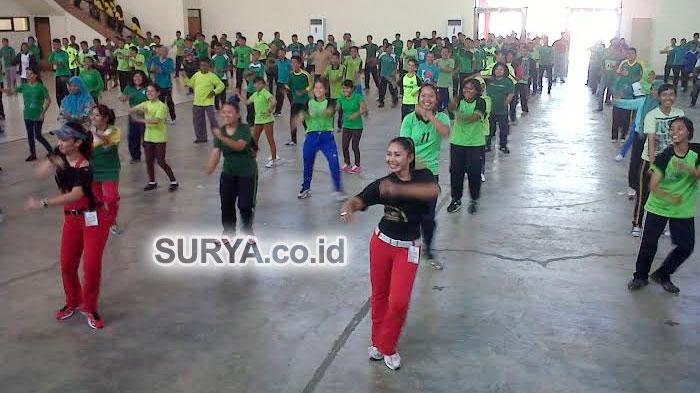 25 Gaya Senam Surabaya Pecahkan Rekor MURI - Surya.co.id