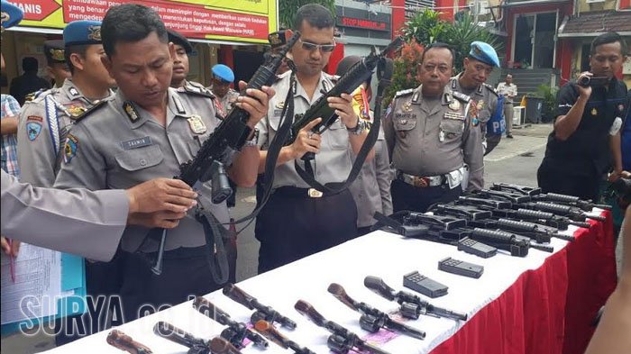Uji Kelayakan Senjata Api Anggota Polres Pelabuhan Tanjung Perak ...