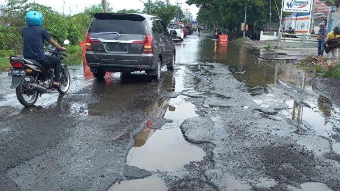 Kondisi Jalan Raya Cerme Gresik akibat Banjir Luapan Kali Lamong - Surya.co.id
