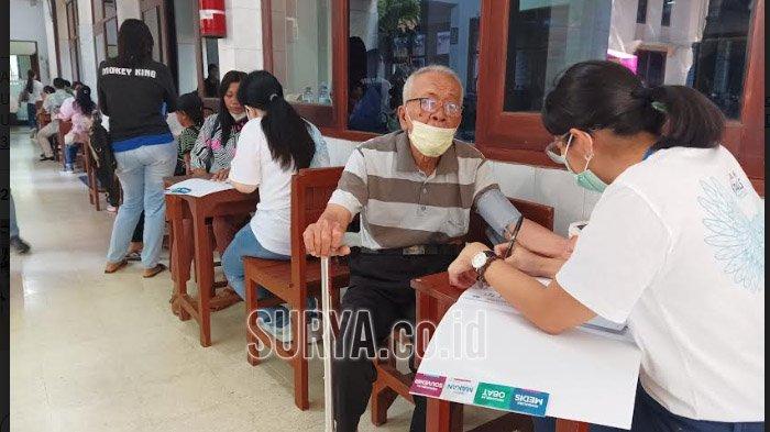 Alumni Sinlui Surabaya Gelar Pelayanan Kesehatan Gratis untuk Guru dan ...