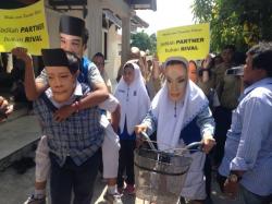 Pelajar Surabaya Inginkan Risma Rasiyo Akur dan Rukun - Surya.co.id