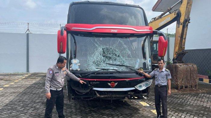 Polisi Tahan Sopir Bus Pariwisata yang Tewaskan Pasutri Pengendara Motor di Srengat Blitar ...