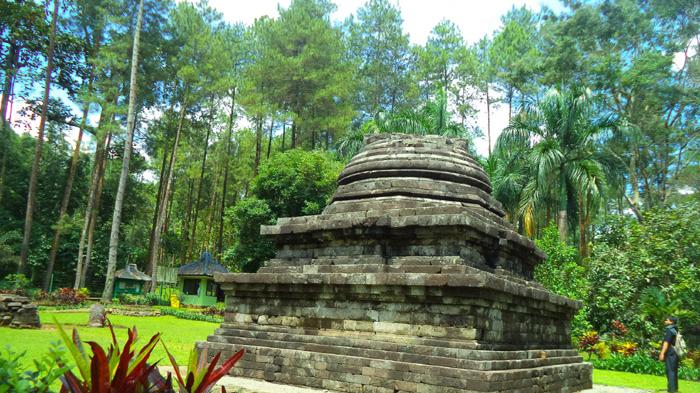 Tertawan Wajah Rupawan Stupa Sumberawan - Surya.co.id