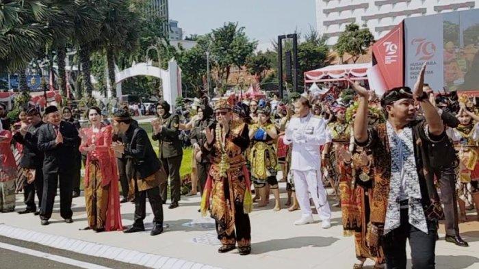 Upacara 17 Agustus di Grahadi Surabaya Berlangsung Meriah, Dihadiri Ratusan Warga - Surya.co.id