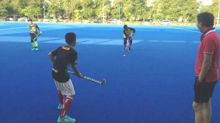 Gratis Pakai Lapangan Hoki Berkelas Internasional di Jl Dharmawangsa ...