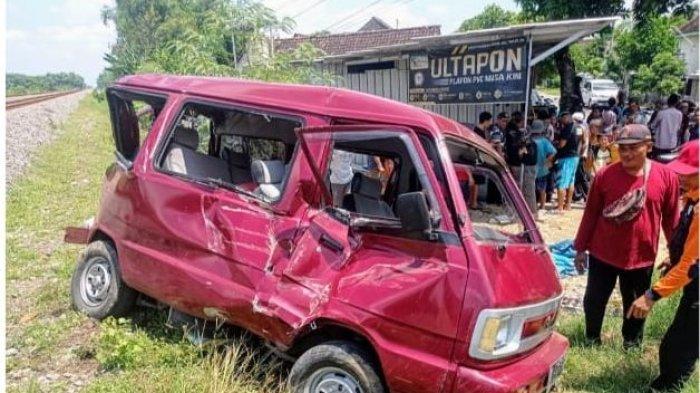Imbas Tertabrak Mobil Carry Warna Merah, KA Argo Semeru Terlambat 15 ...
