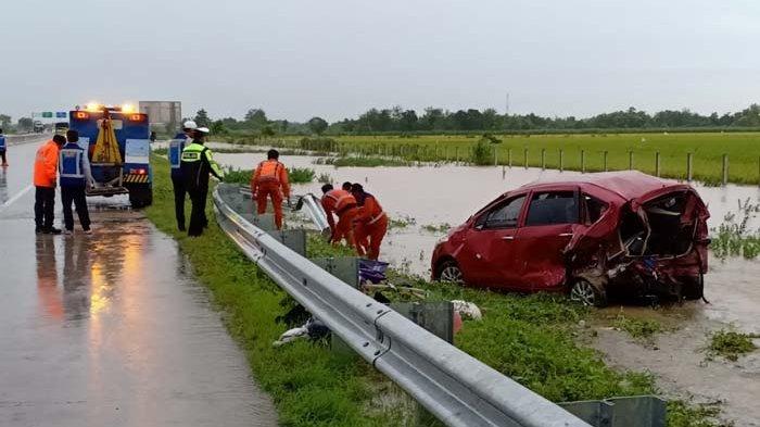 Bocah 5 Tahun Asal Jakarta Tewas Kecelakaan Mobil di Jalan Tol Madiun ... Bocah 5 Tahun Asal Jakarta Tewas Kecelakaan Mobil di Jalan Tol Madiun ...