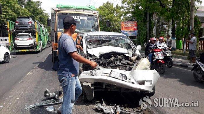 Tabrakan Karambol di Poros Nasional Lamongan, Diawali dari Truk Tronton yang Seruduk Toyota ...