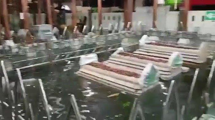 Kompleks Makam Syekh Maulana Malik Ibrahim Gresik Terendam Banjir Pasca ...