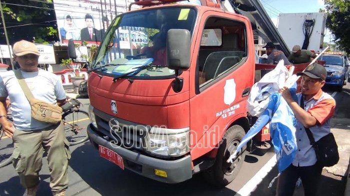 Hari Kedua Masa Tenang Pemilu 2024, Bawaslu Kota Blitar Sisir APK yang Belum Diturunkan - Surya ...