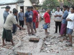Pekerja Bangunan Tewas Tertimpa Tembok - Surya.co.id