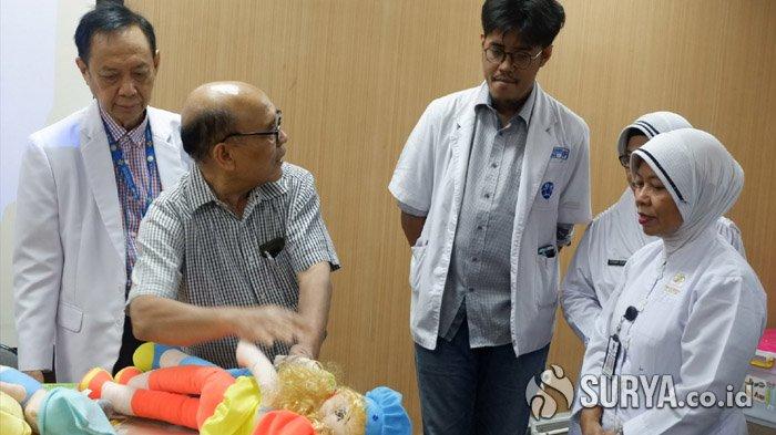 Bayi Kembar Siam Asal Kendari Akan Jalani Operasi Pemisahan Selama 12 Jam - Surya.co.id