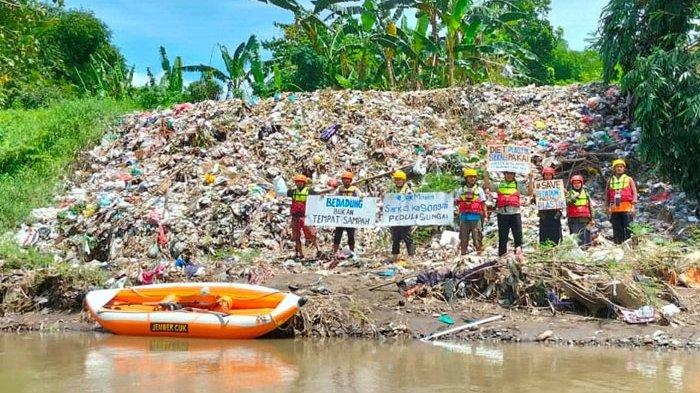 Tim Ekspedisi Sungai Bedadung Jember Temukan 102 Titik Timbulan Sampah - Surya.co.id