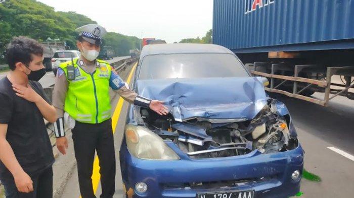 Toyota Avanza Tabrak Belakang Truk di Tol Sidoarjo-Porong - Surya.co.id