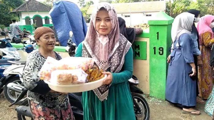 Kenali Tradisi Rokat, Bersih Makam Sampai Makan Bareng di Bangkalan ...