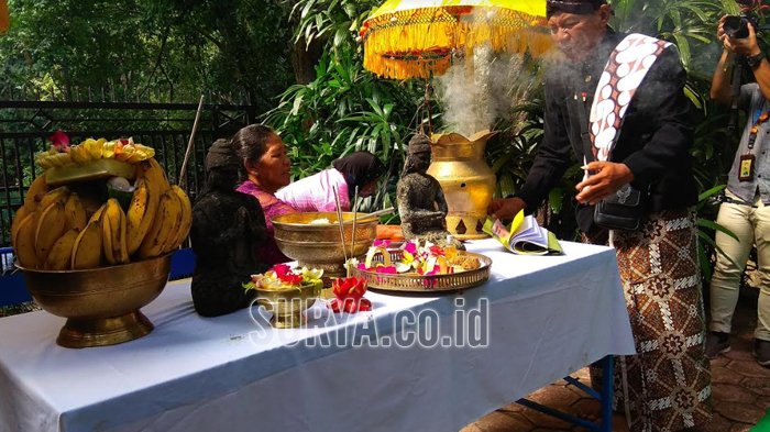 Tradisi Ulur-ulur di Telaga Buret Tulungagung, Dibanjiri Pengunjung ...