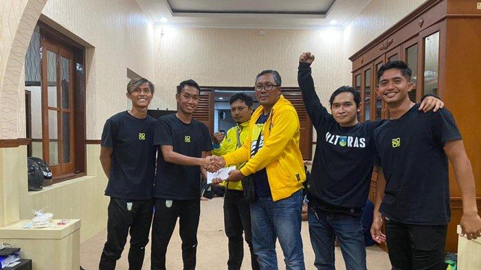 Ultras Gresik Patungan Beri Bonus Pemain Gresik United Usai Lolos 16 ...