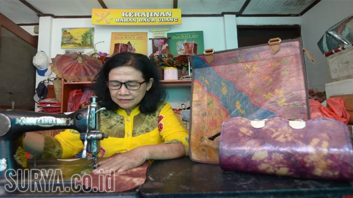 Ermien Sembuhkan Depresi Dengan Bikin Batik di Kertas Semen. Kini ...