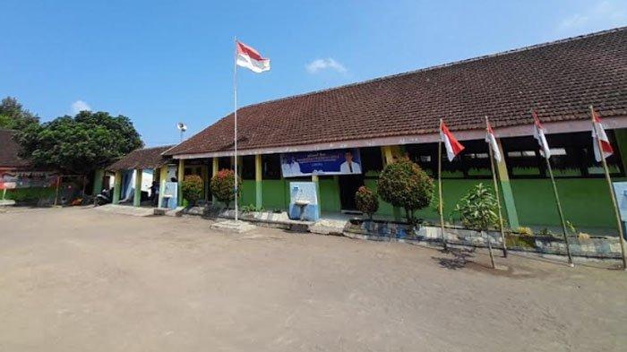 Naikkan Minat Anak Bersekolah, Dinas Pendidikan Lumajang Siapkan Rp 7,2 Miliar Untuk Seragam ...