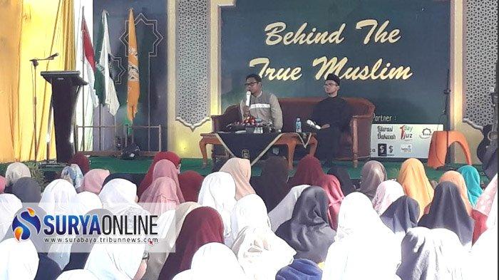 Dua Ustad Muda Hadiri Milad Ke-44 SMAMDA Surabaya: Ditanya soal Nikah ...