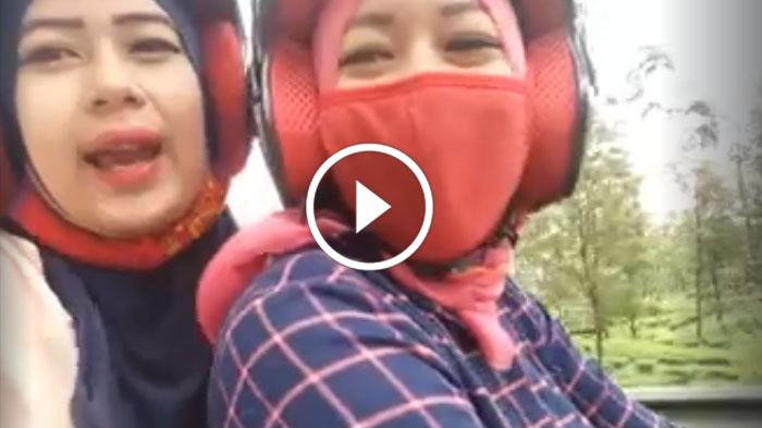 VIDEO - Detik-detik Mengerikan saat Dua Gadis Cantik Selfie sambil Naik ...