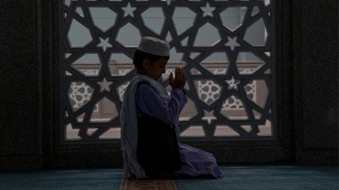 Niat dan Tata Cara Shalat Lailatul Qadar 2 Rakaat - Surya.co.id