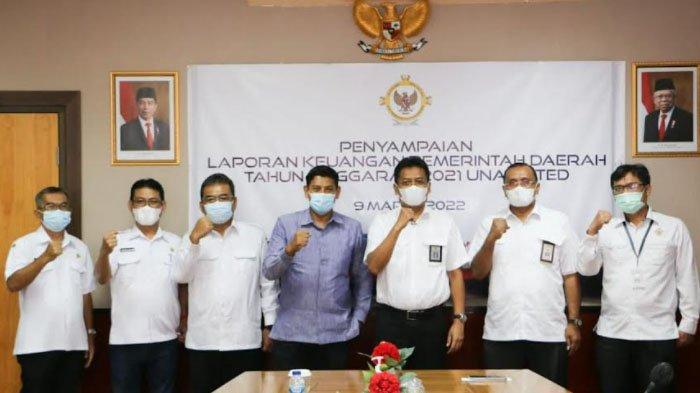 Wali Kota Kediri Serahkan LKPD Tahun Anggaran 2021 Unaudited ke BPK-RI - Surya.co.id