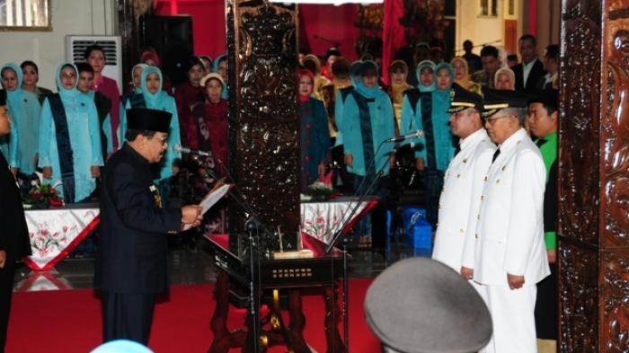 Dr Samsul Ashar Hadiri Pelantikan Abdullah Abu Bakar - Surya.co.id