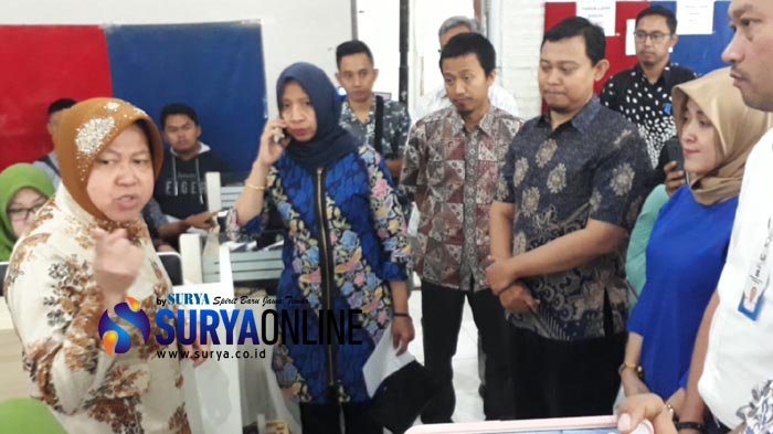 Risma Minta Dispendukcapil Surabaya Tambah alat Rekam dan Print e-KTP ...