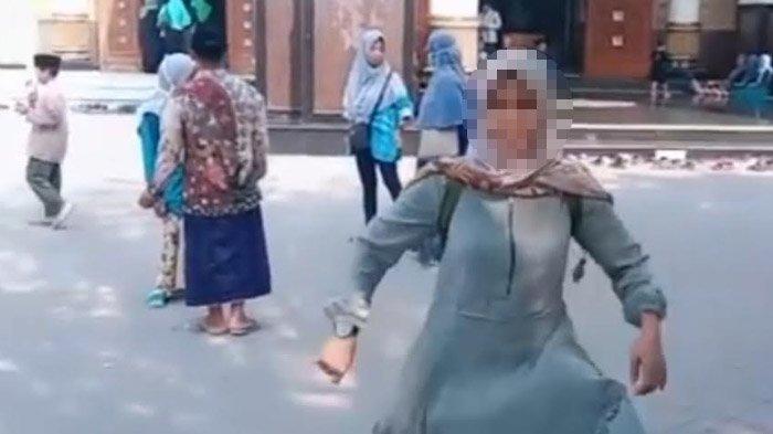 Dikuliti Netizen Usai Berjoget di Masjid Mbah Kholil Bangkalan, Wanita Ini Minta Maaf Lewat ...