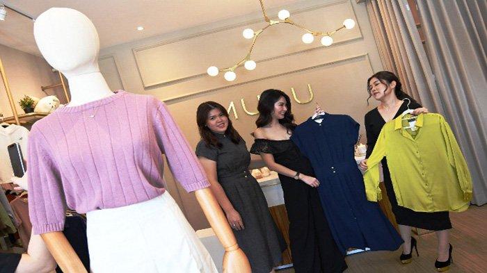 Warna-warna Timeless Baju Produk MuKu Banyak Banyak Diminati Pelanggan ...