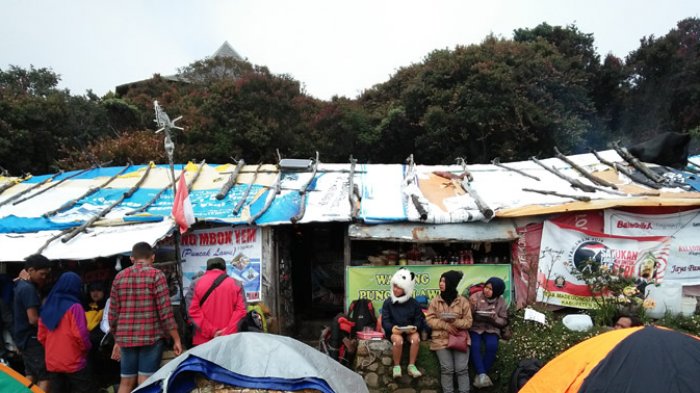 Mendaki Gunung Lawu? Jangan Lupa Singgah di Warung Legendaris Mbok Yem ...