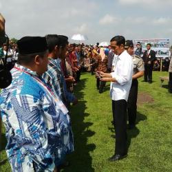 Jokowi Warning Pengusaha Pupuk Nakal - Surya.co.id