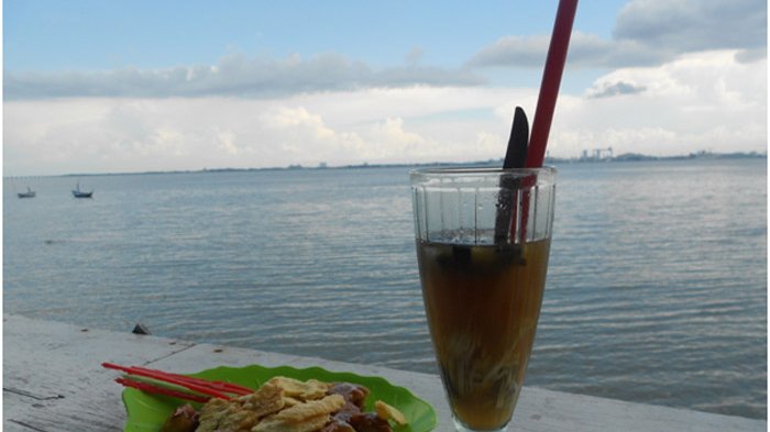 Menikmati Duet Maut Khas Madura, Wedang Kobbhu Rujak Siwil Racikan Mbak ...