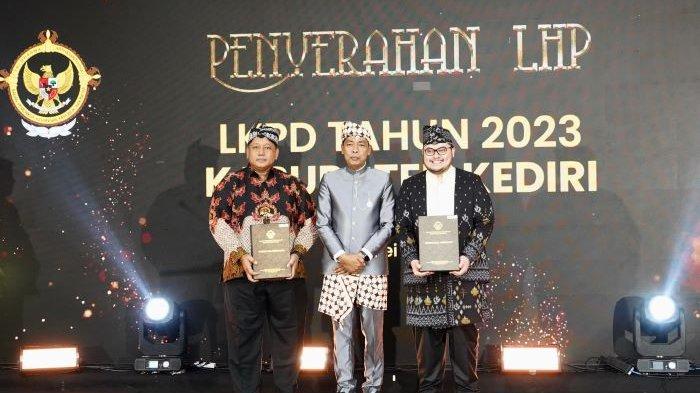 Pemkab Kediri Kembali Terima Opini WTP ke-8 dari BPK Atas Laporan Keuangan 2023 - Surya.co.id