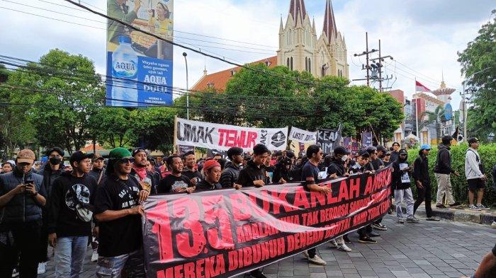 Tiga Tuntutan Aremania Dalam Aksi Solidaritas 40 Hari Tragedi Kanjuruhan - Suryamalang.com