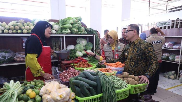 Stok Bahan Pokok dan Harga Sembako di Kota Batu Jelang Nataru ...