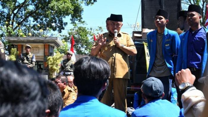 Bupati Malang Sanusi Temui Massa PMII Terkait Demo Soal Peserta BPJS ...