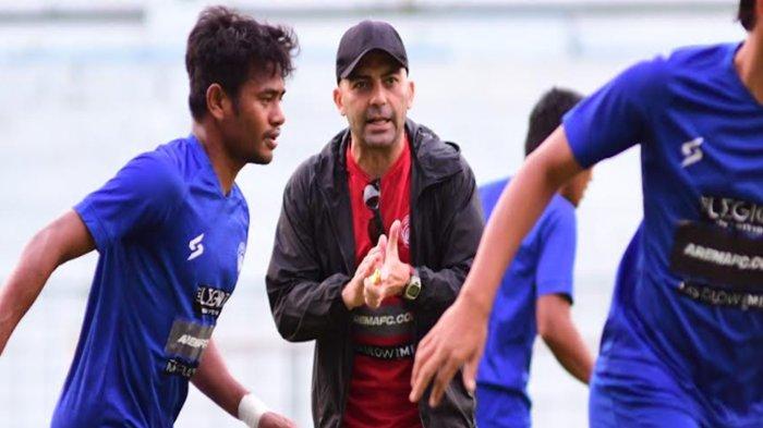 Sikap Pelatih Arema FC Javier Roca Jawab Tantangan Lawan Persib Bandung ...
