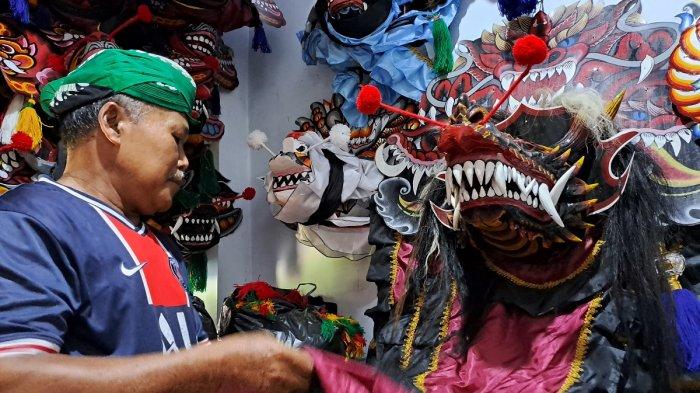 Perajin Rampak Barong di Malang Selatan Tetap Eksis Selama 16 Tahun ...