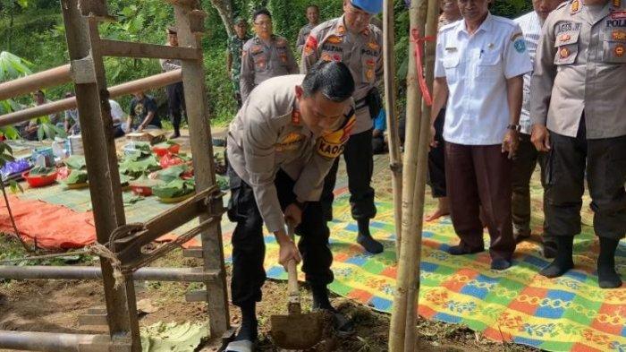 Polres Ponorogo Bangun Sumur Bor, Bantu Warga Dusun Bobrok Atasi Kekeringan - Suryamalang.com