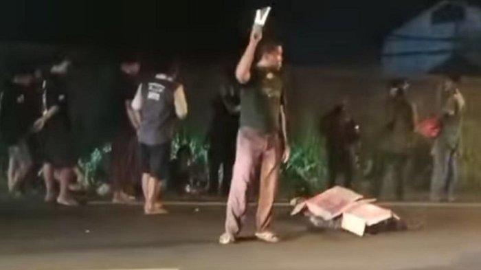 Kecelakaan Maut di Cerme Gresik, Motor Honda KLX Vs Truk Akibatkan Satu Orang Meninggal Dunia ...