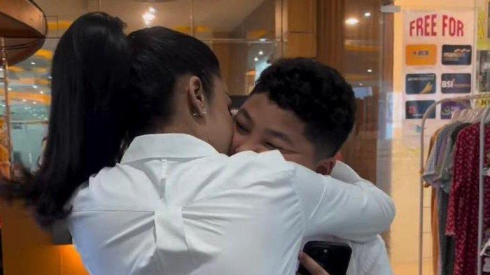 Aktivitas Kris Dayanti di Hari Coblosan, Antar Anak ke Bandara Hingga Pantau Hasil Perhitungan ...