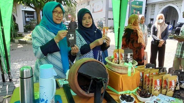 UMKM Malang Manfaatkan Biji dan Kulit Salak untuk Bikin Bubuk Kopi dan ...