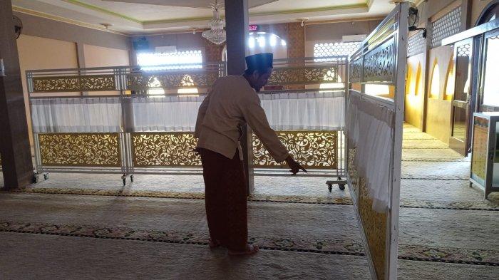Pria Pura-pura Salat Subuh Berjamaah, Ternyata Curi Dompet Jamaah di ... Pria Pura-pura Salat Subuh Berjamaah, Ternyata Curi Dompet Jamaah di ...