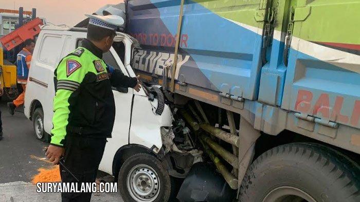 Nasib Tragis Sopir asal Sukabumi Tabrak Truk Tronton di Lajur Lambat Jalan Tol Saradan, Madiun ...